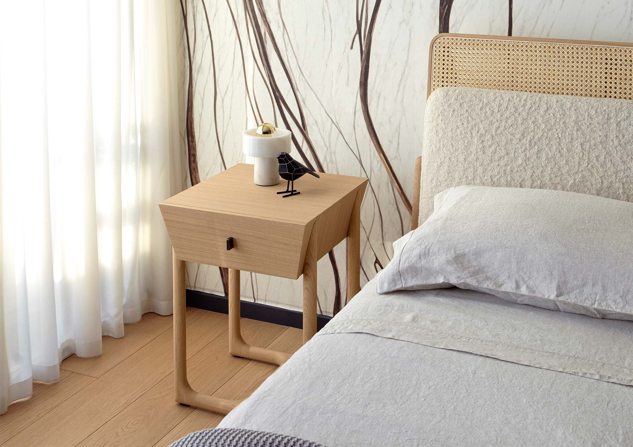 Serenas Oak Design Bedside Table – BertO